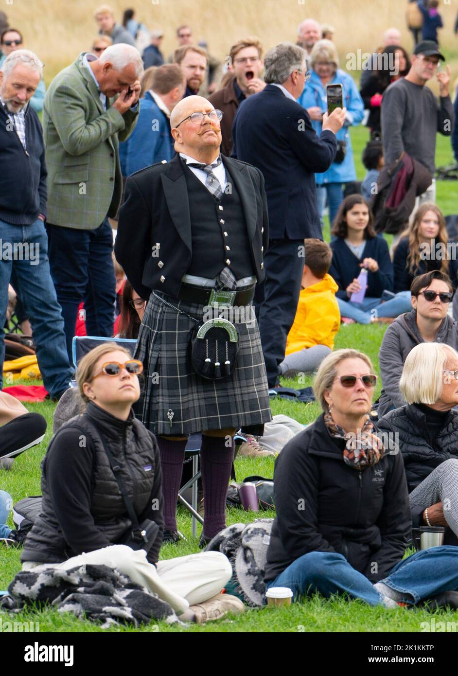 Edinburgh, Scotland, UK. 19th September 2022. Members of the public ...