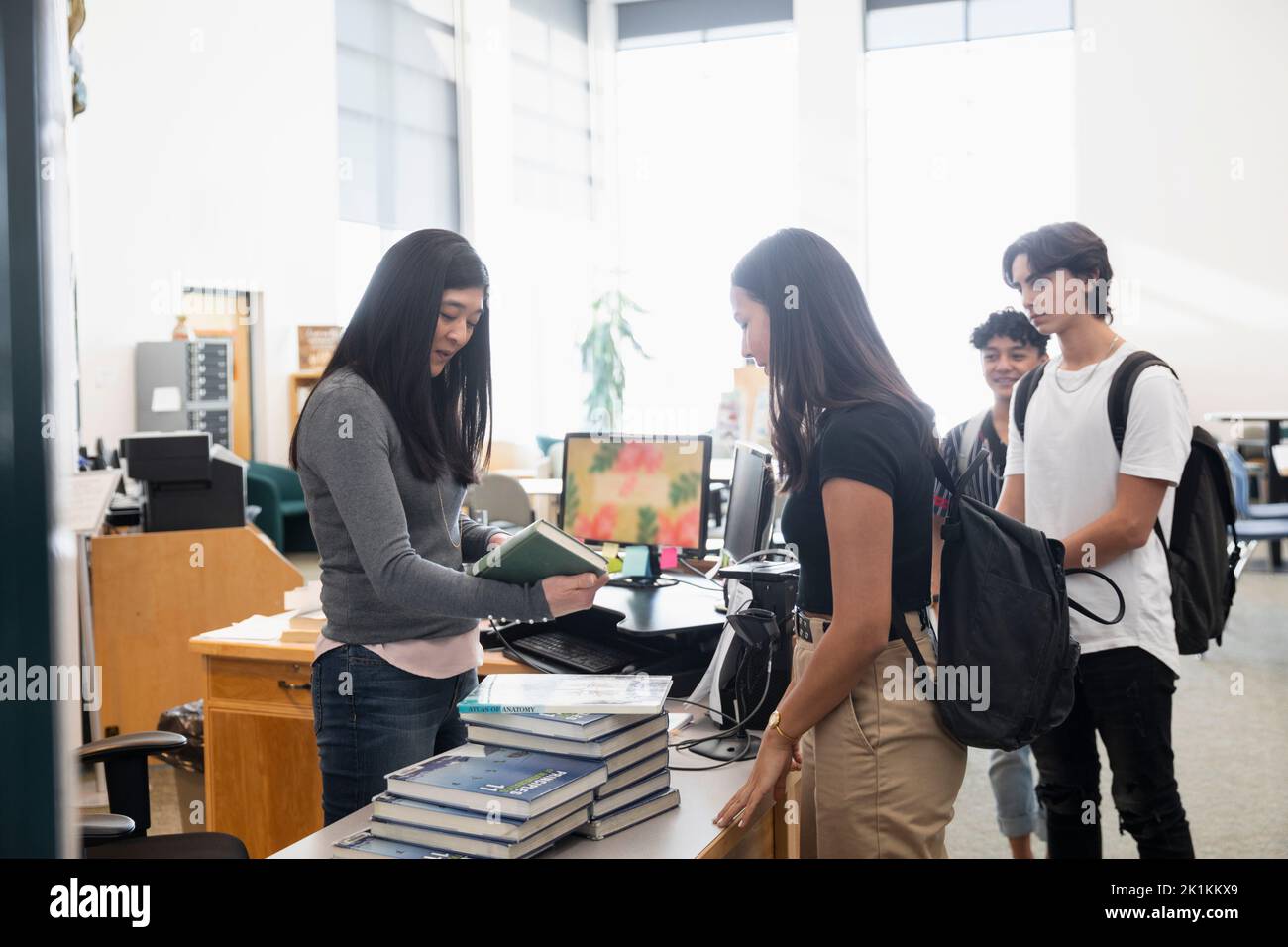 Students working together book school hi-res stock photography and images - Alamy