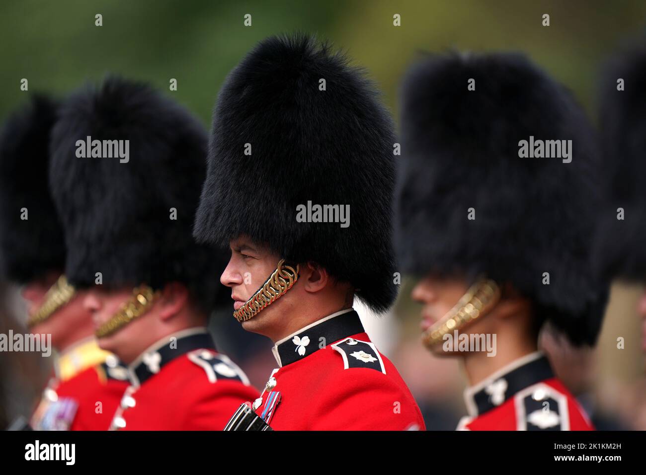 The coffin procession heads down the Mall towards Wellington Arch ...