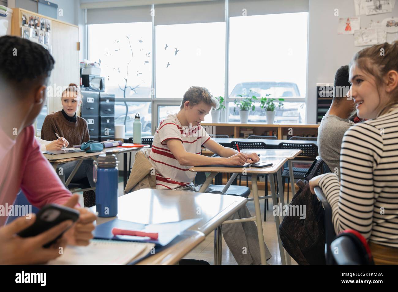High school classroom group hi-res stock photography and images - Alamy
