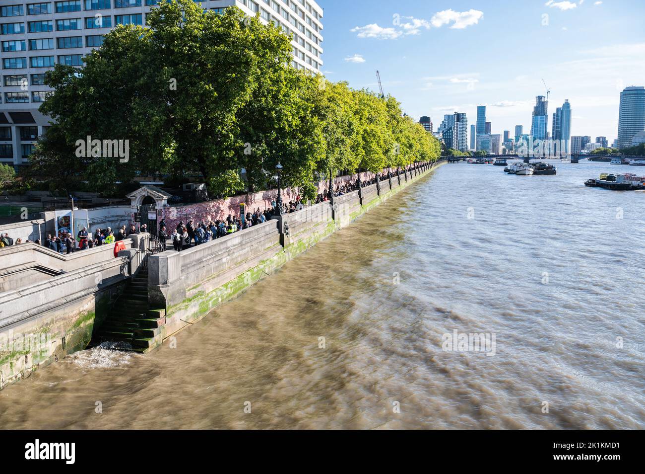 London, United Kingdom - September 17 2022: Crowd of people came to pay ...