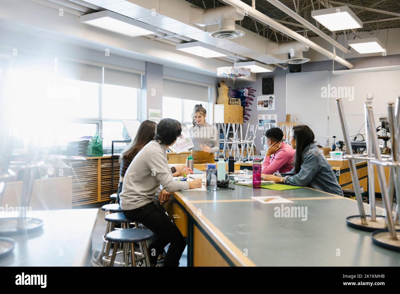 Project discussion school hi-res stock photography and images - Alamy