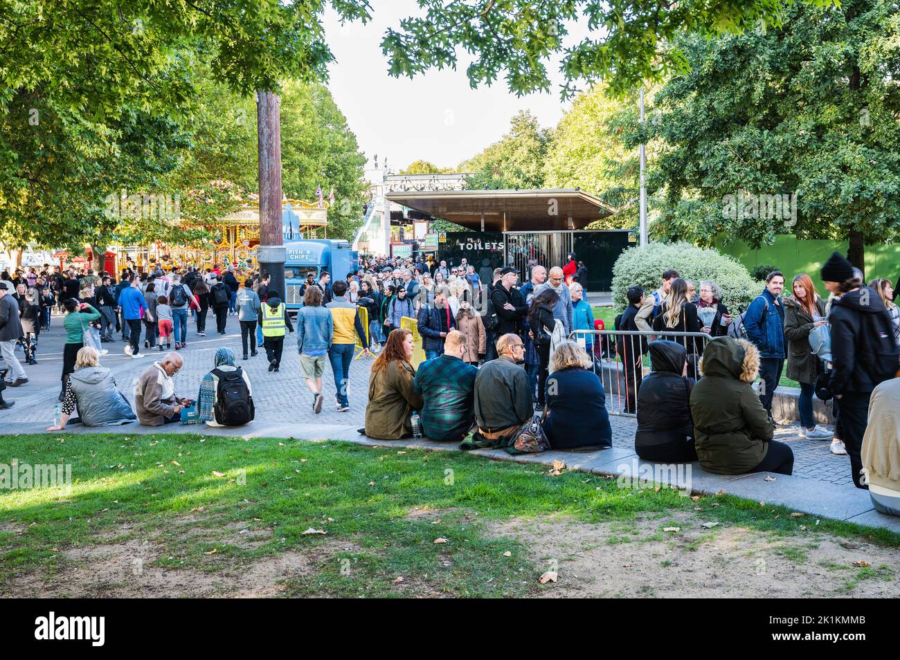 Crowd mourning hi-res stock photography and images - Alamy