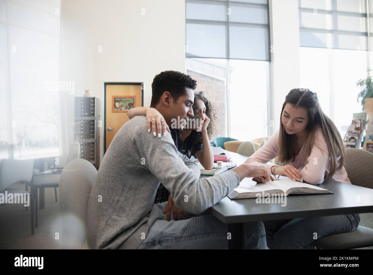 Couple teenager school hi-res stock photography and images - Alamy