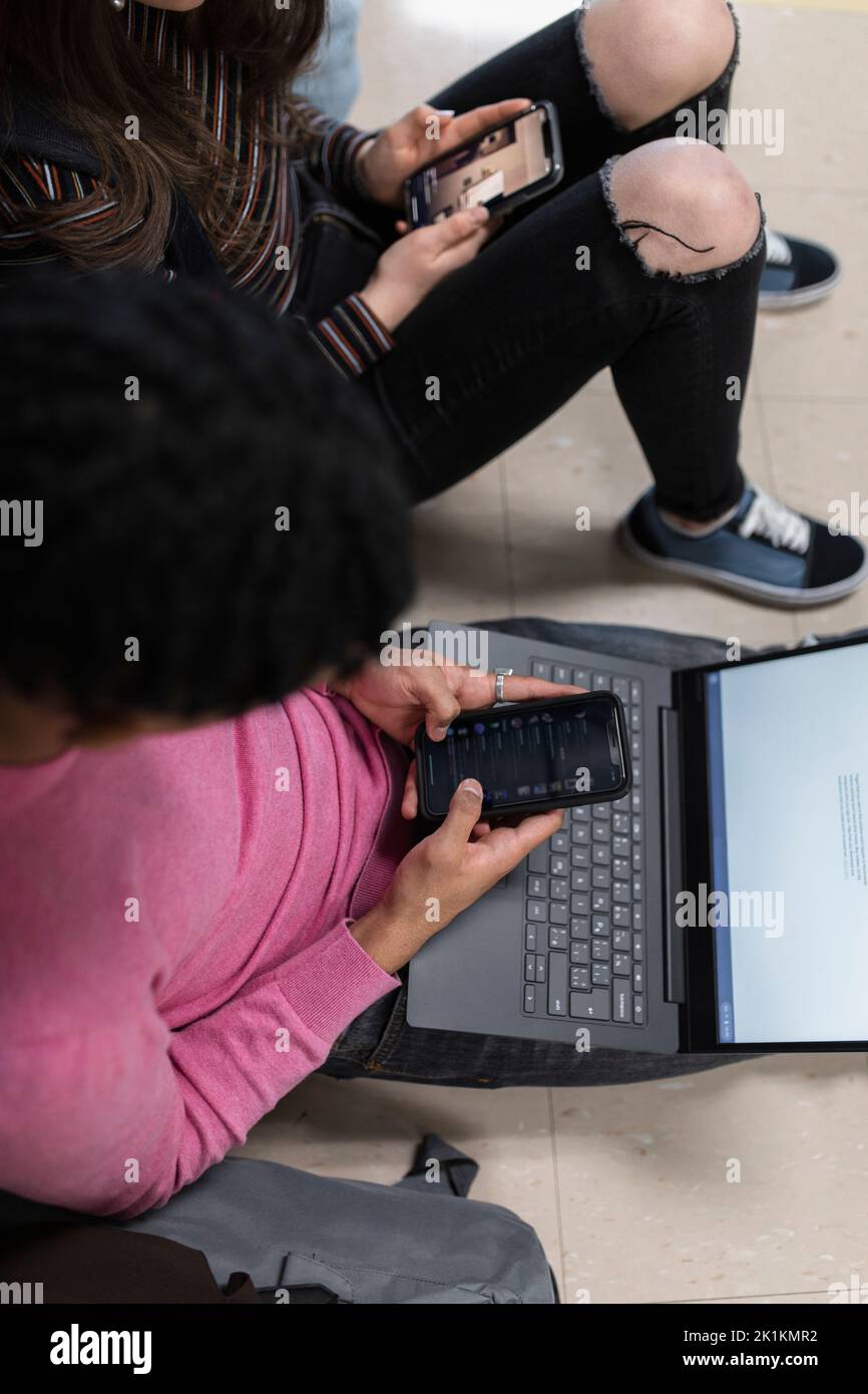 Smart students hi-res stock photography and images - Alamy