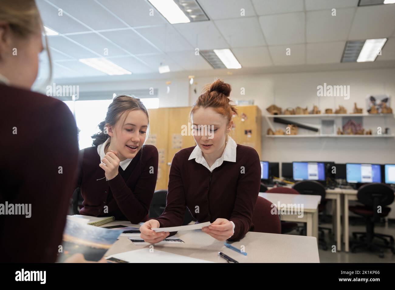Girls in it hi-res stock photography and images - Alamy