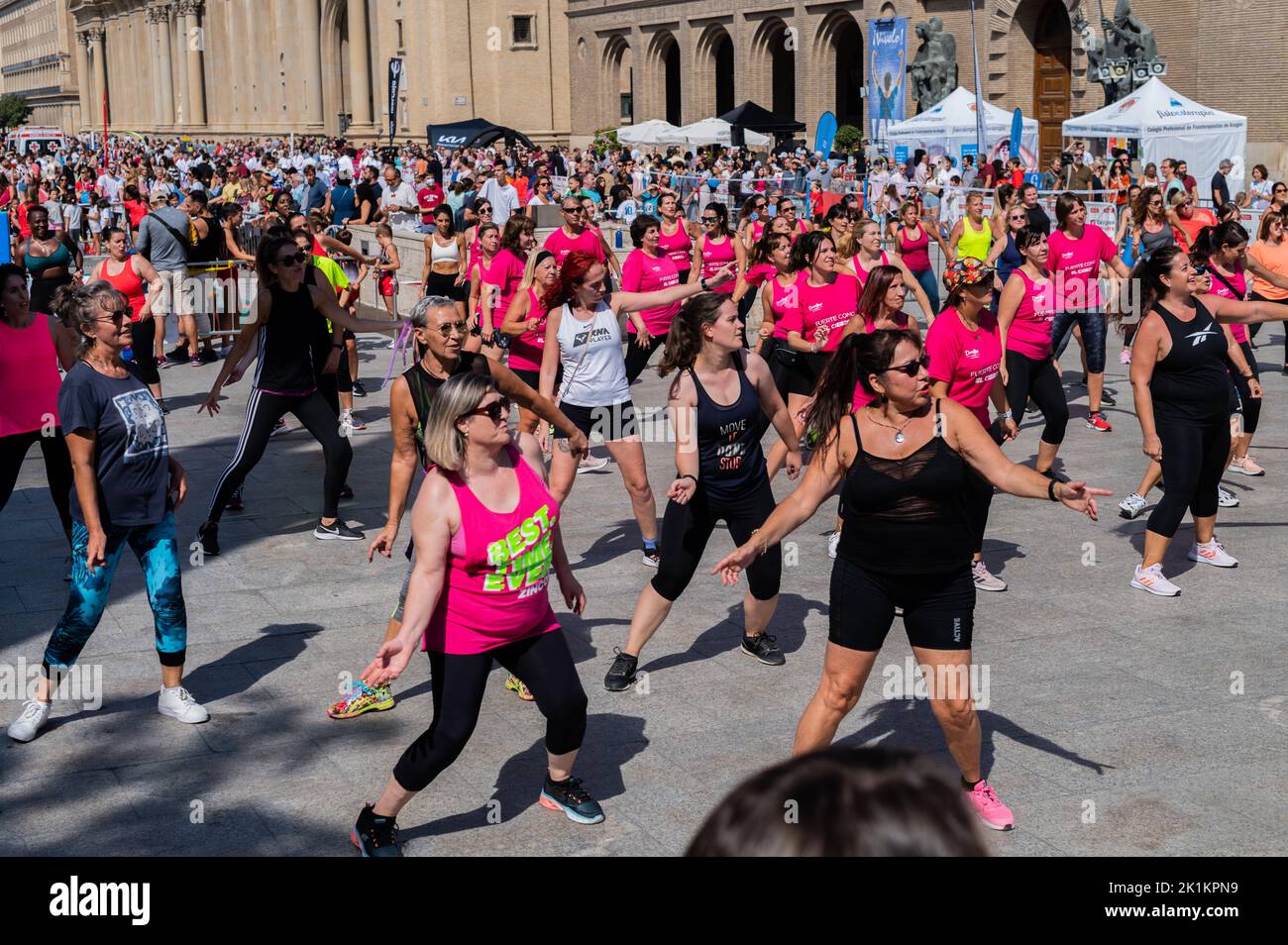 Exterior dance class hi-res stock photography and images - Alamy
