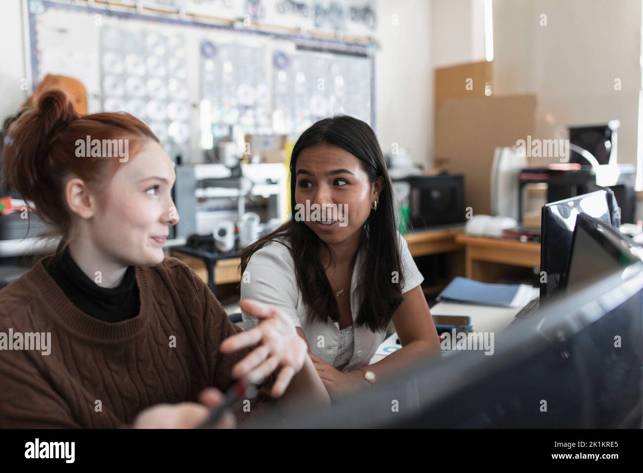 Computer classroom together hi-res stock photography and images - Alamy