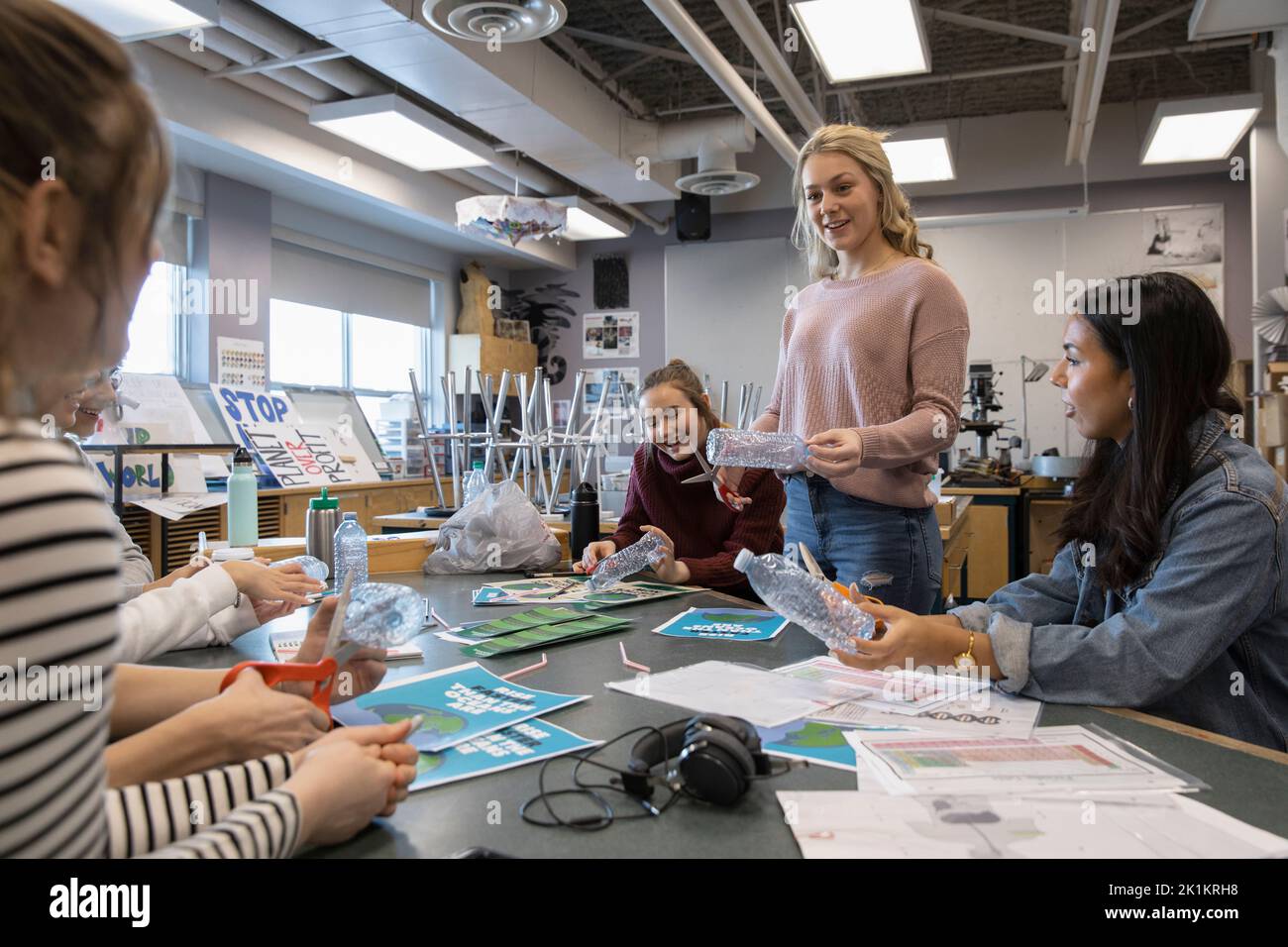 High school classroom students project hi-res stock photography and ...