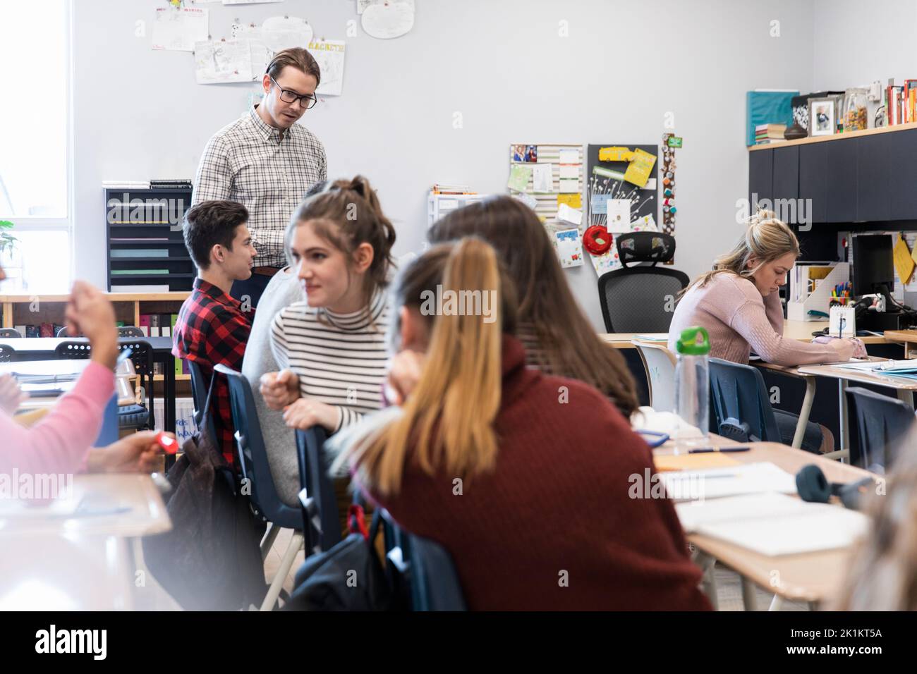 Talking classroom teacher hi-res stock photography and images - Alamy