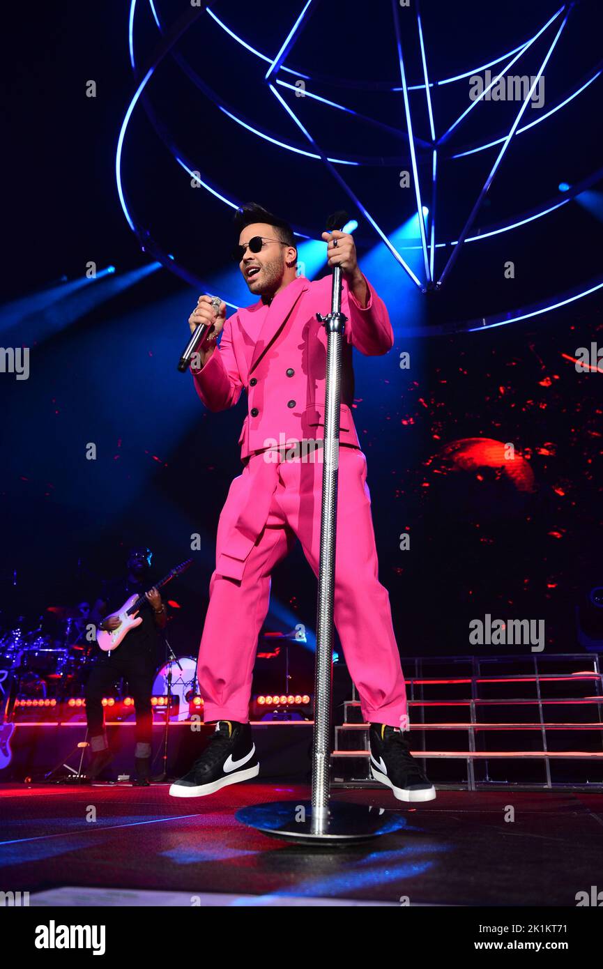 Classic tour hi-res stock photography and images - Alamy