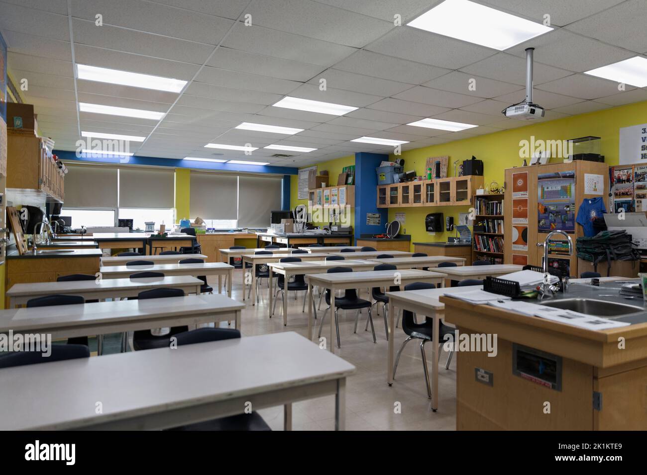 Empty high school classroom hi-res stock photography and images - Alamy