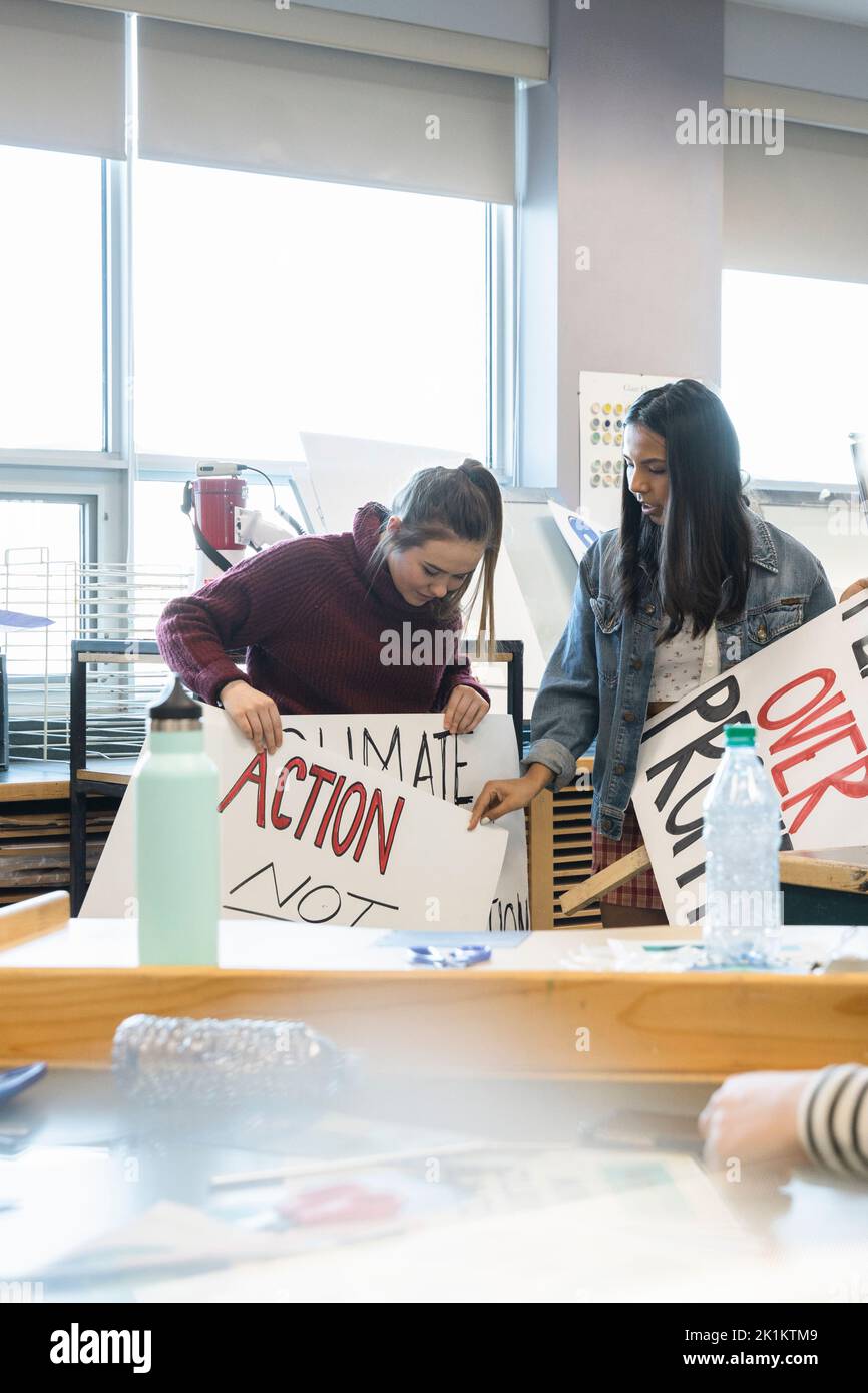 School recycling signs hi-res stock photography and images - Alamy