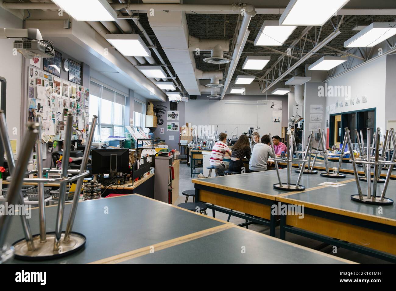Black students laboratory hi-res stock photography and images - Alamy
