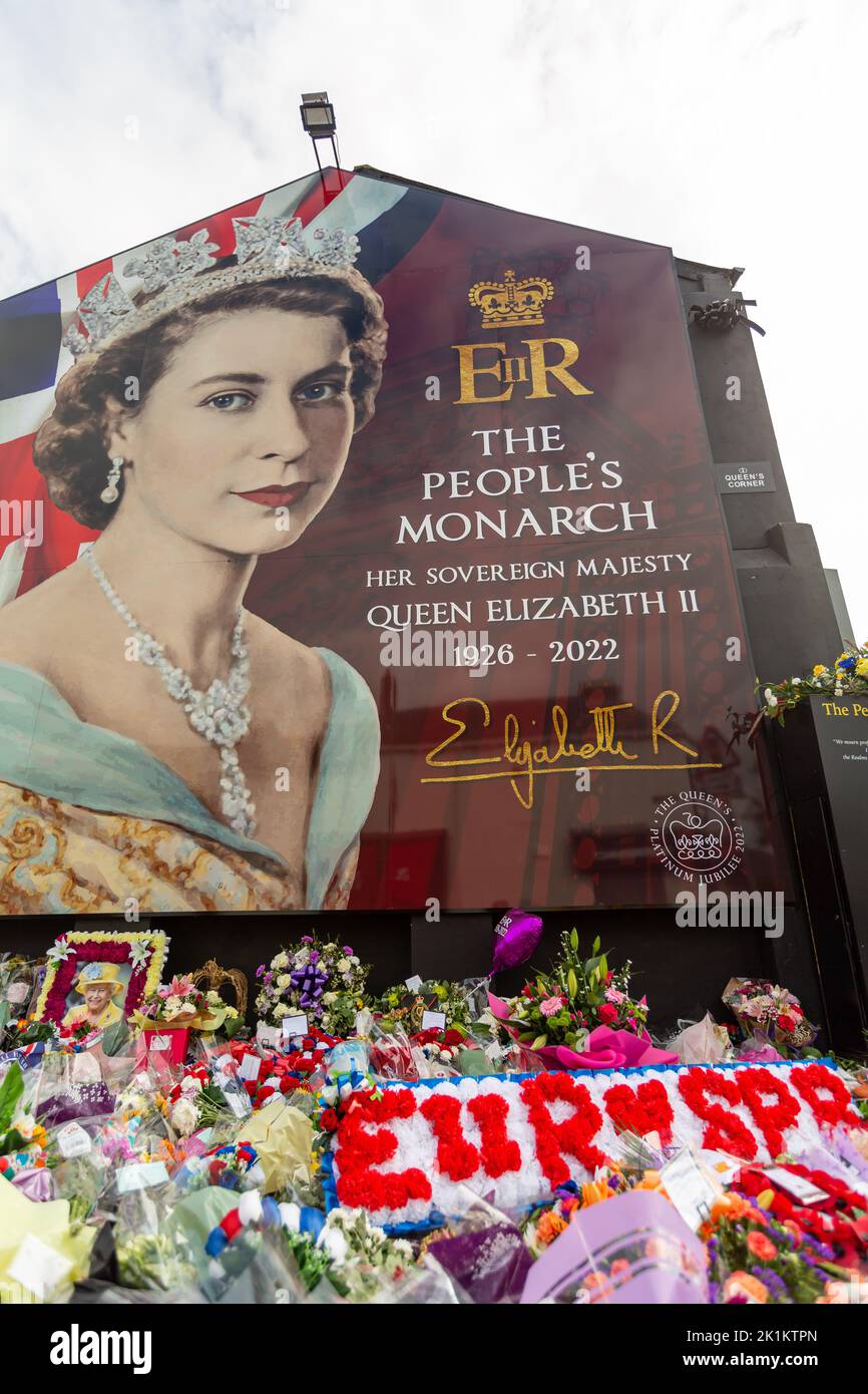 Belfast, UK. 19th Sep, 2022. Floral Tributes are left at a Mural of ...