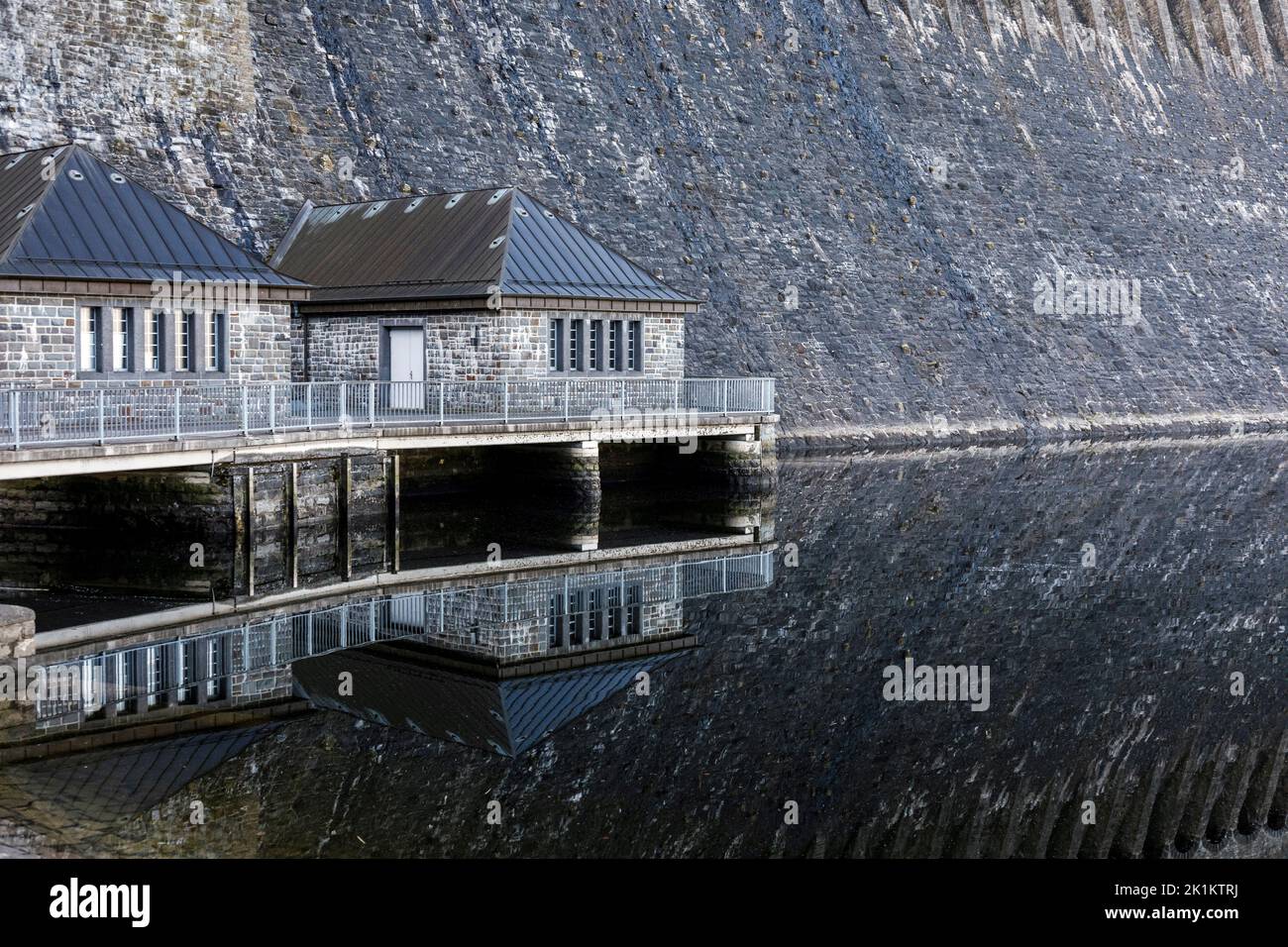 Dam wall Möhnetalsperre with the slider houses at the compensation pond ...