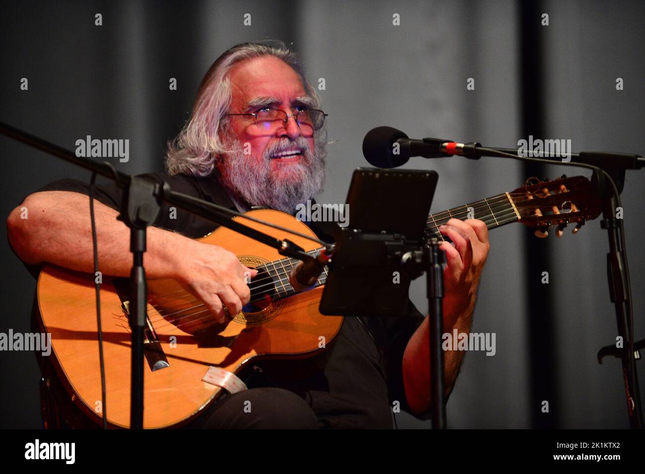 Pedro Luis Ferrer performs live on stage during “Como me gusta hablar ...