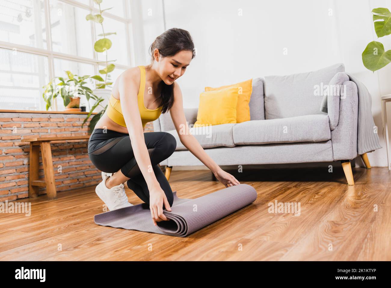 preparing to work out and exercise in house Stock Photo - Alamy