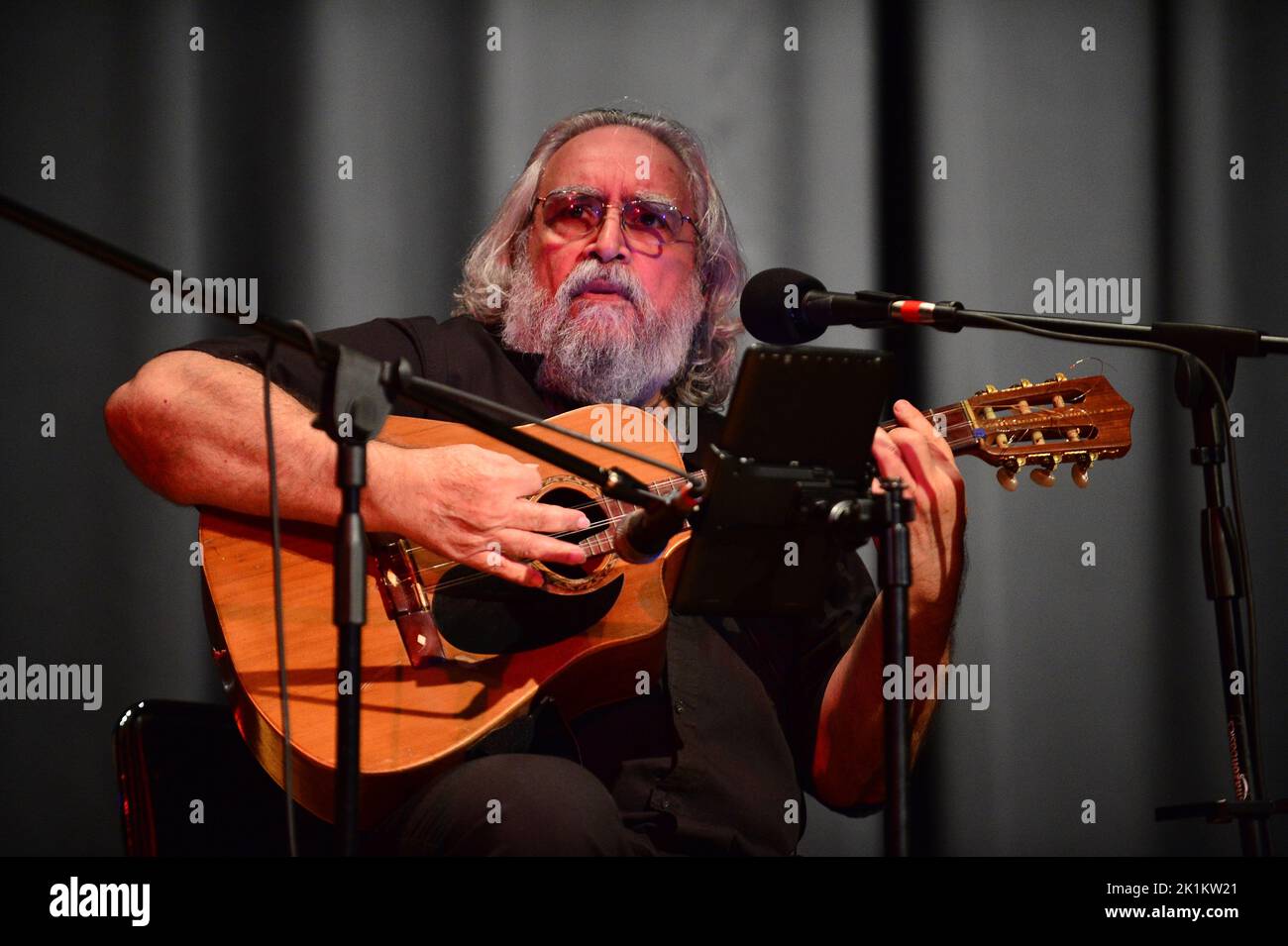 Pedro Luis Ferrer performs live on stage during “Como me gusta hablar ...