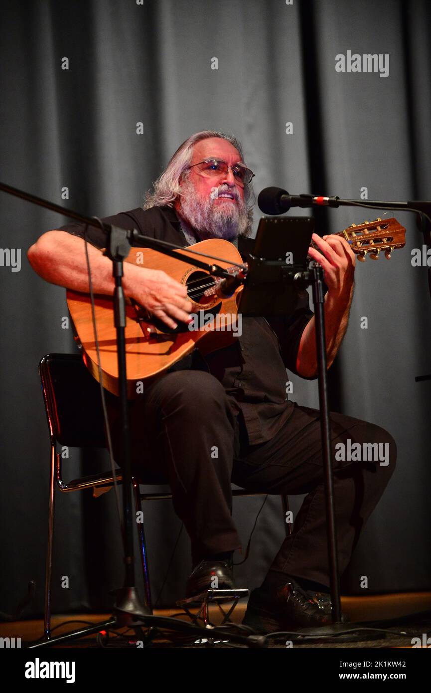 Pedro Luis Ferrer performs live on stage during “Como me gusta hablar ...