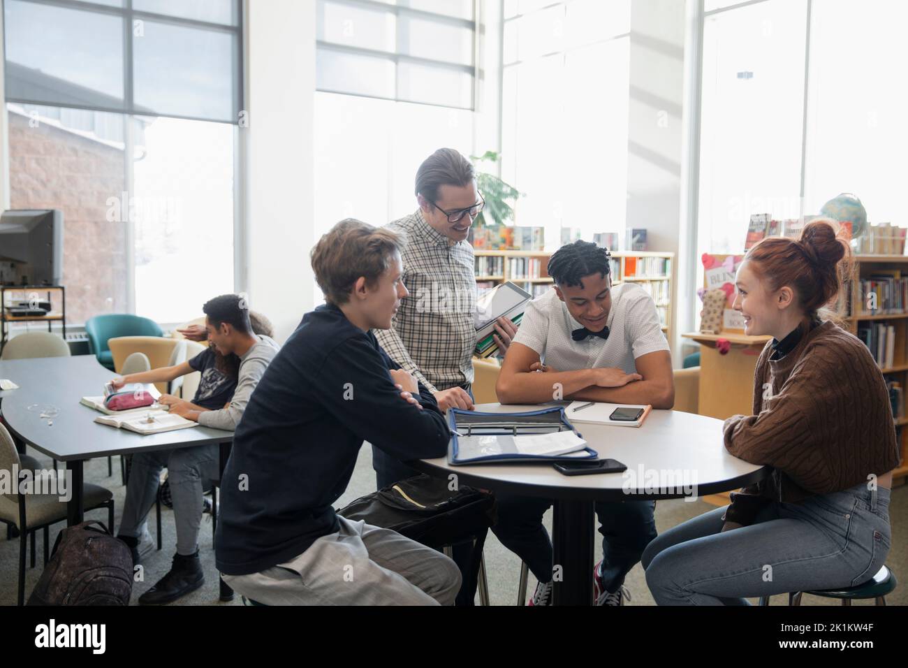School library students librarian hi-res stock photography and images ...