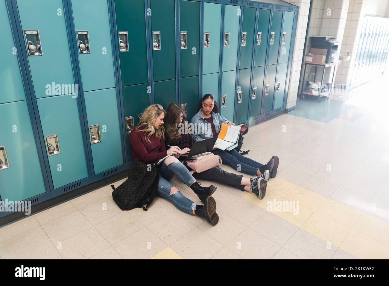 Full school locker hi-res stock photography and images - Alamy