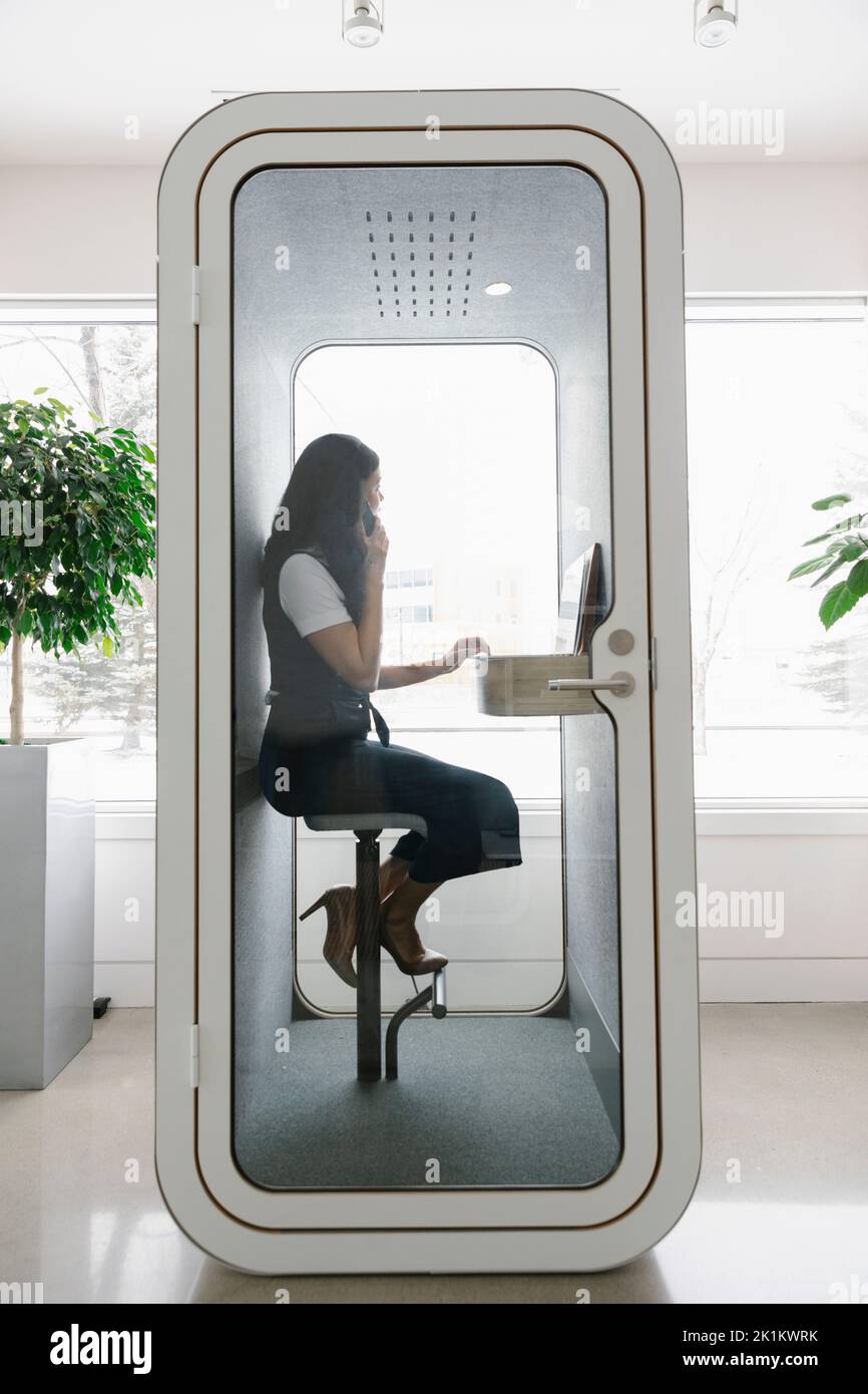 Office phone booth pod hi-res stock photography and images - Alamy