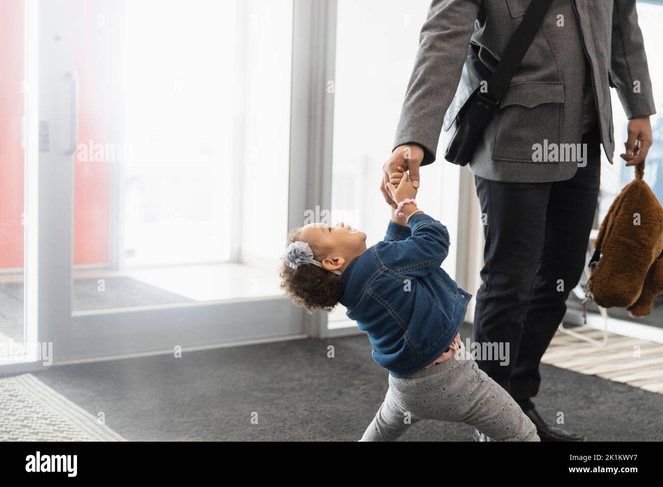 Father daughter hand in hand hi-res stock photography and images - Alamy