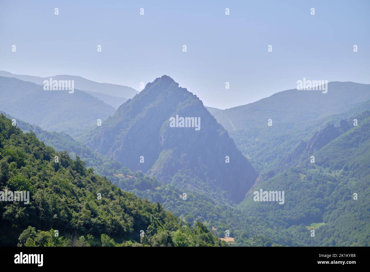Conical peaks hi-res stock photography and images - Alamy
