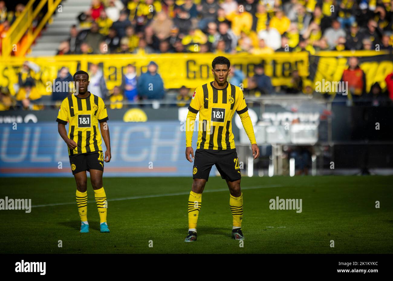 Jude Bellingham (BVB), Youssoufa Moukoko (BVB) Borussia Dortmund - FC ...