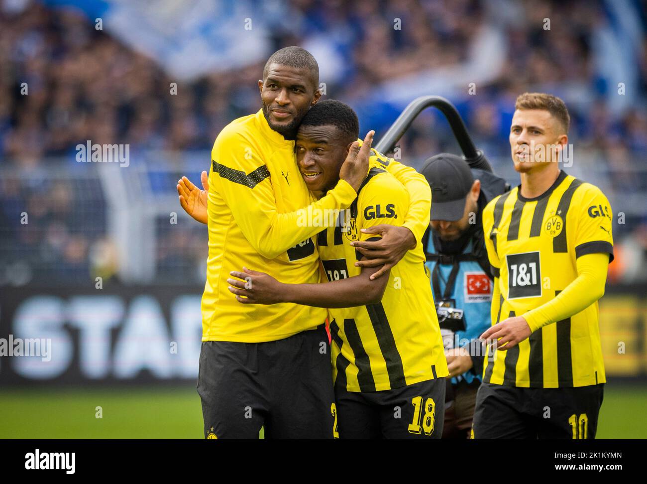 Schlussjubel: Anthony Modeste (BVB), Youssoufa Moukoko (BVB), Thorgan ...