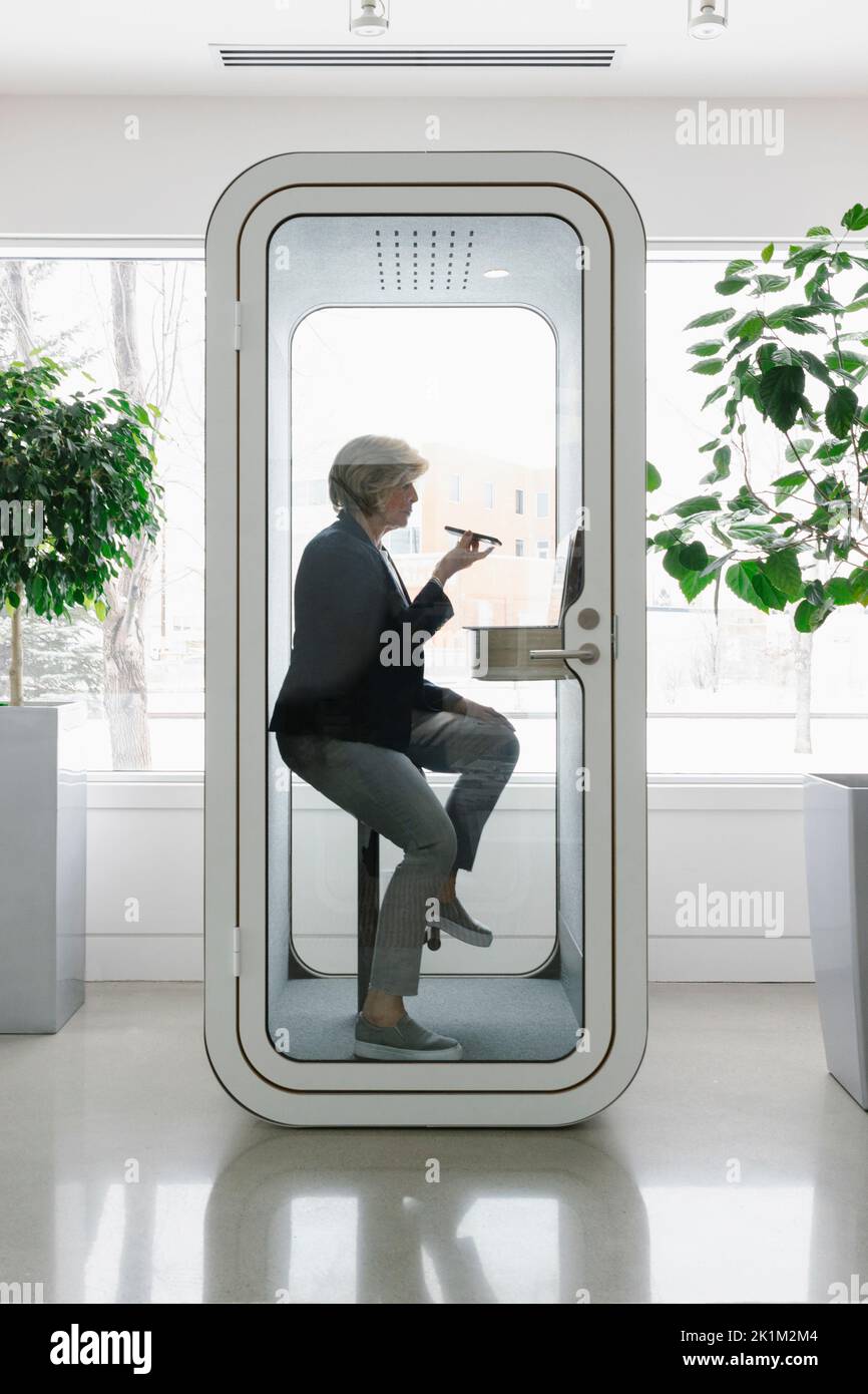 Office phone booth pod hi-res stock photography and images - Alamy