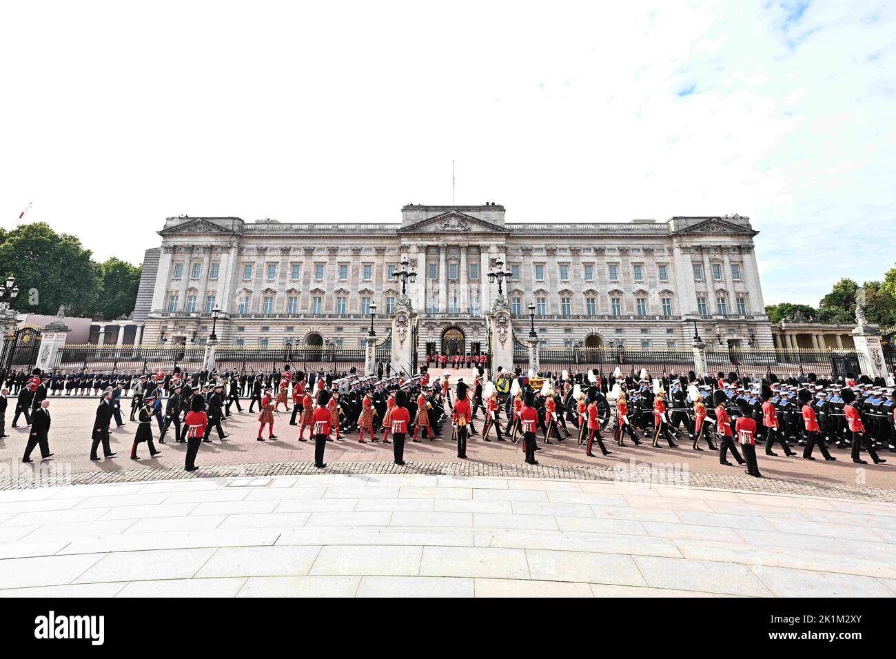 London, UK. 19th Sep, 2022. Royal family arriving at Buckingham Palace ...