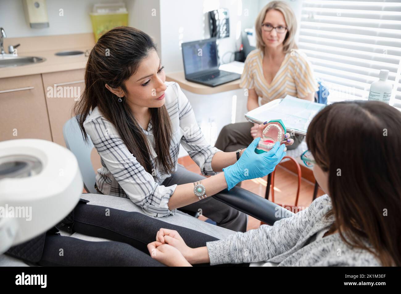 Retainer dentist child hi-res stock photography and images - Alamy