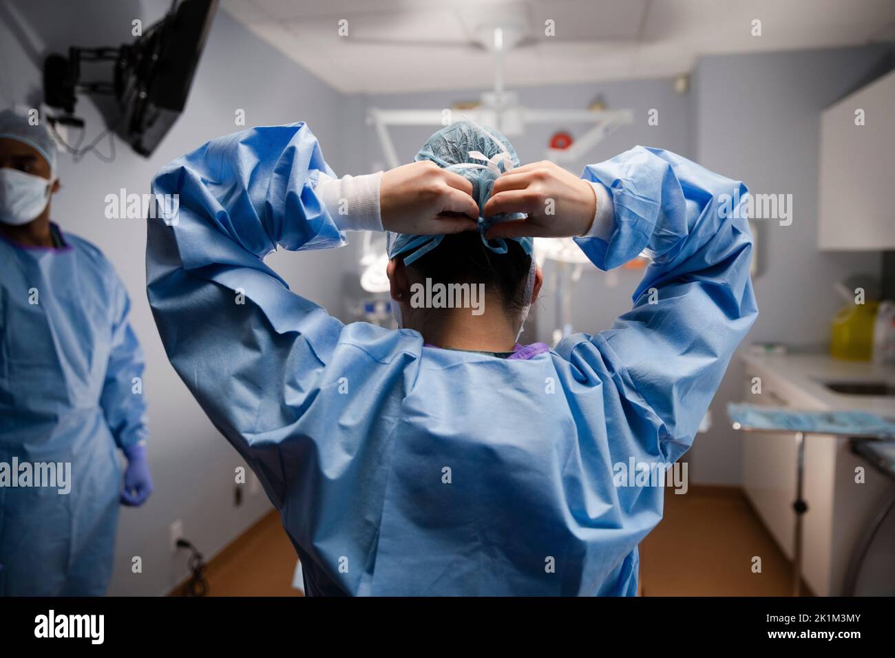 Female surgeon operation hi-res stock photography and images - Alamy