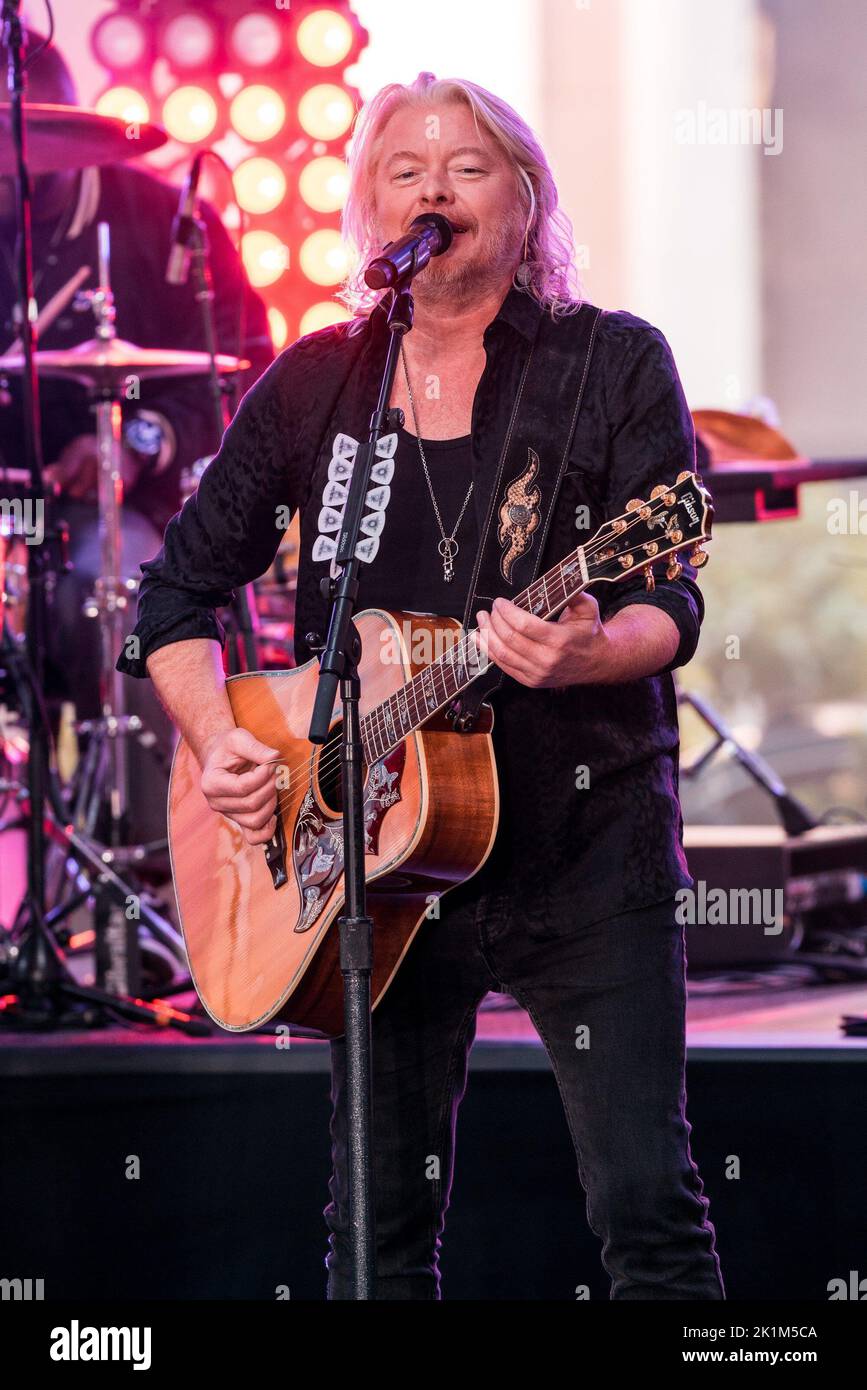 New York, NY, USA. 16th Sep, 2022. Little Big Town, Philip Sweet on ...