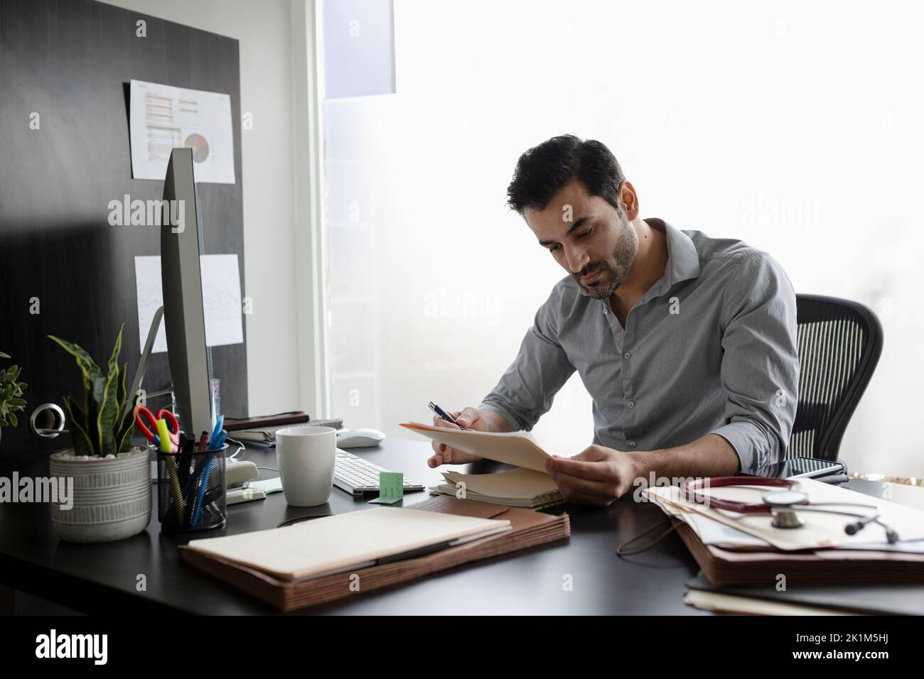 Reviewing charts hi-res stock photography and images - Alamy