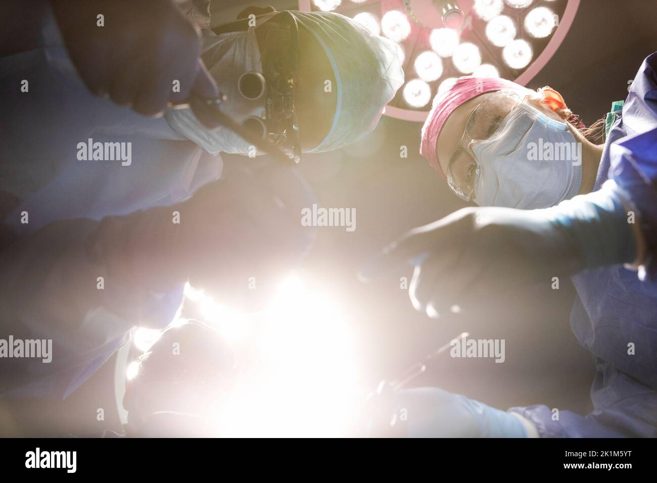 Doctor lights hi-res stock photography and images - Alamy