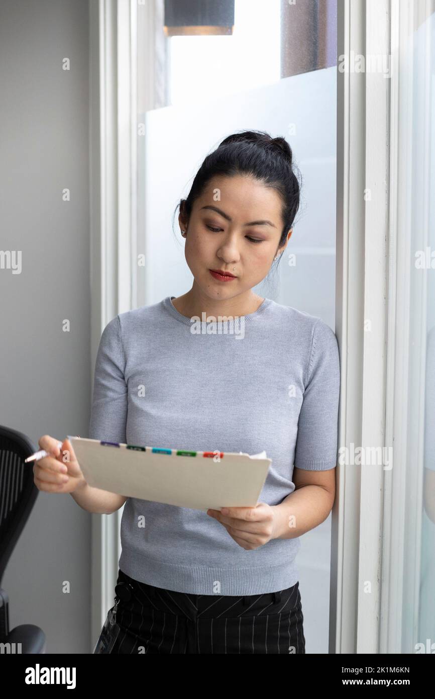 Doctor reading chart hi-res stock photography and images - Alamy