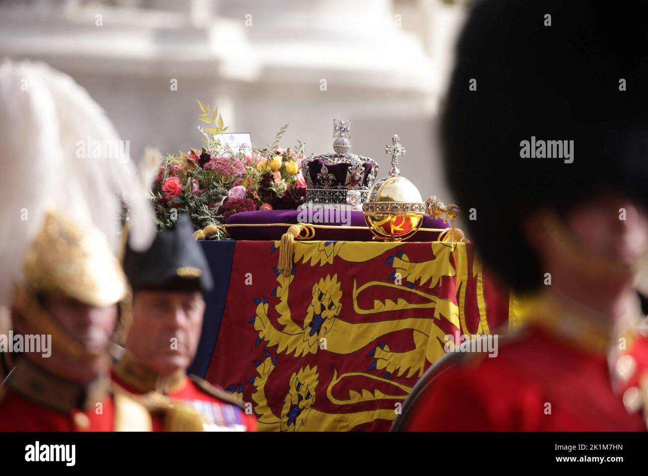 Her majesty queens funeral procession hi-res stock photography and ...