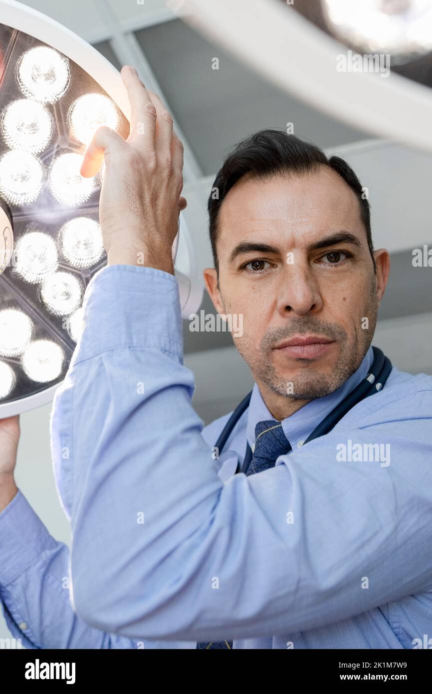 Dentist male hi-res stock photography and images - Alamy