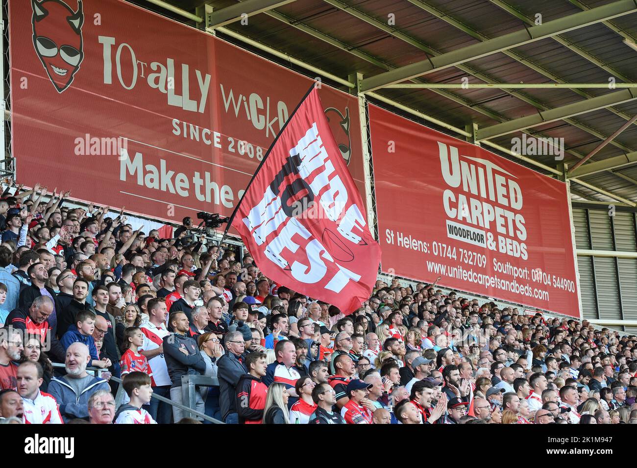 St. Helens, England -17th September 2022 - St. Helens fans. Rugby ... St. Helens, England -17th September 2022 - St. Helens fans. Rugby ...