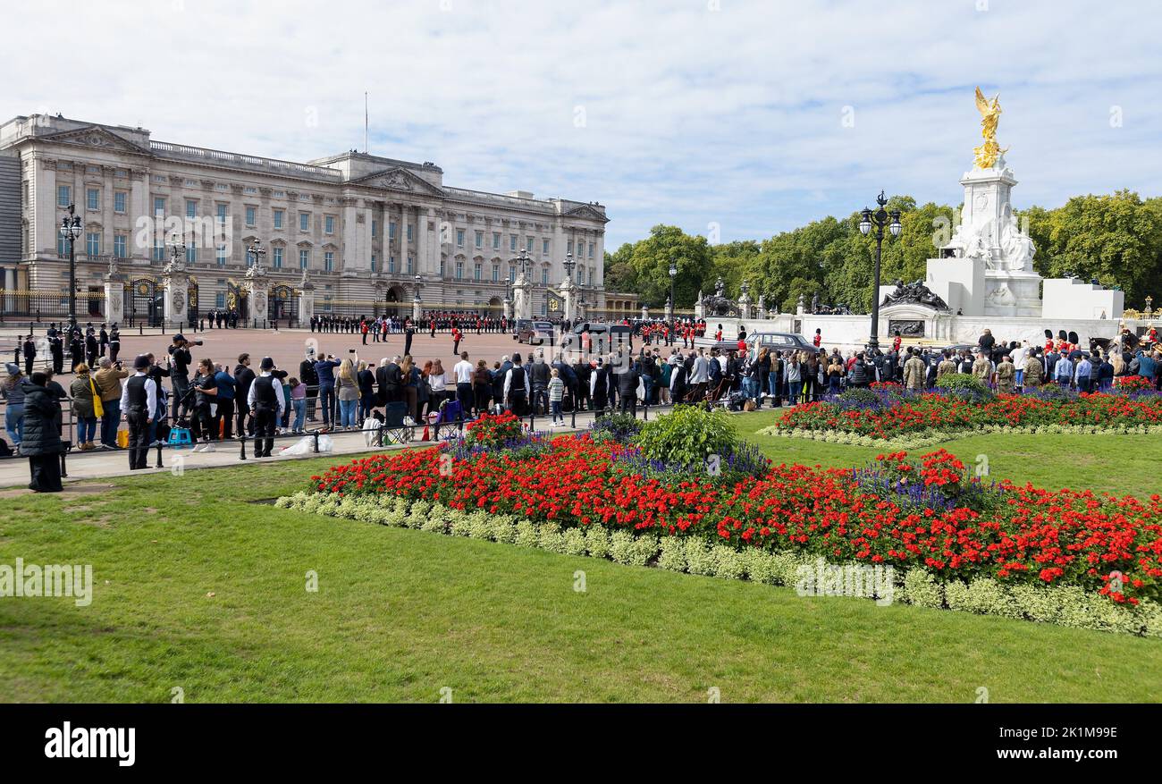 A cavalcade of cars carrying members of the royal family follow behind ...