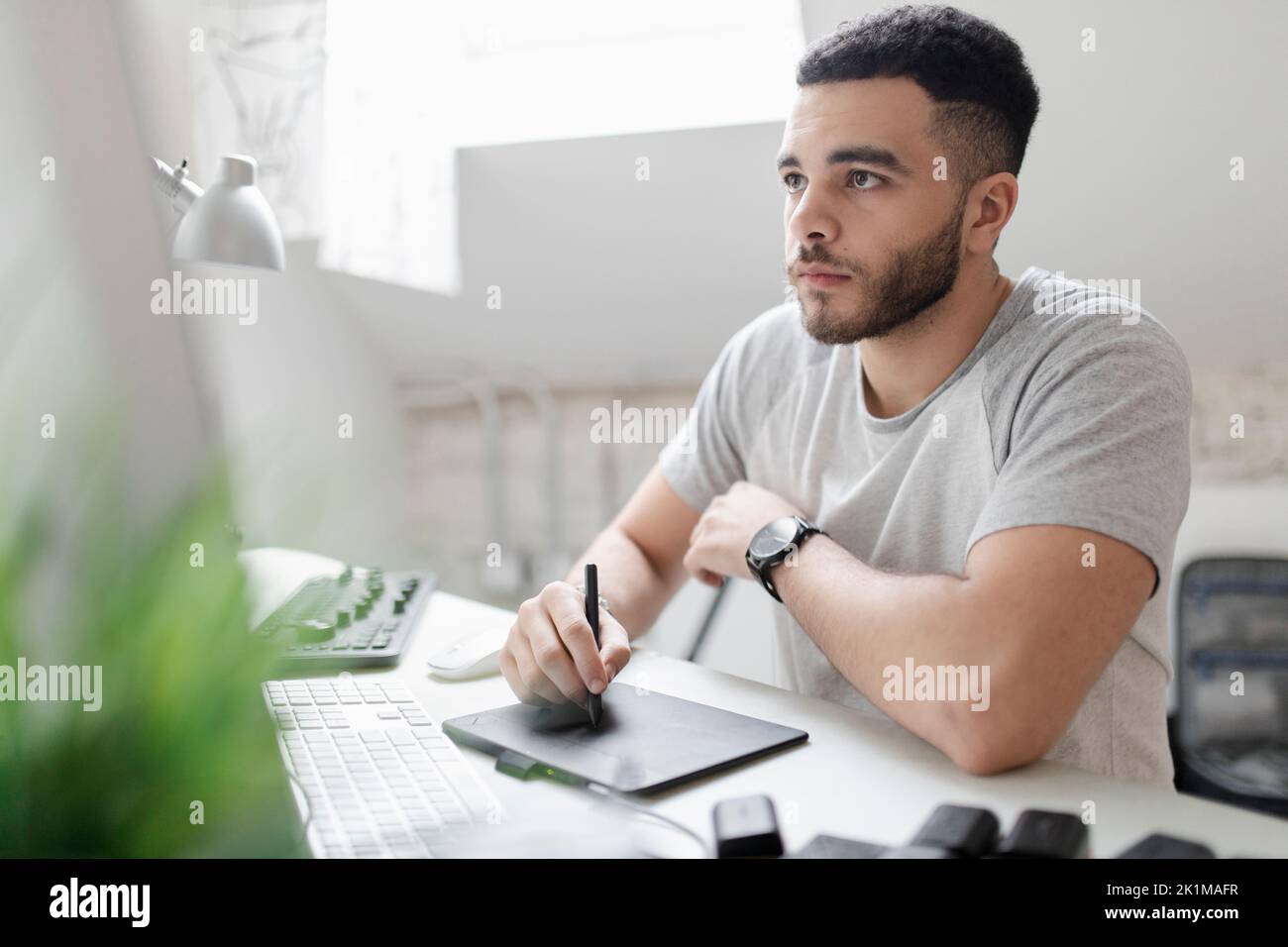 Drawing graphics tablet hi-res stock photography and images - Alamy