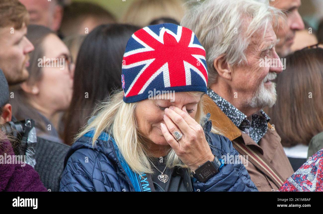 London, England, UK. 19th Sep, 2022. Mourners watch funeral of Queen ...