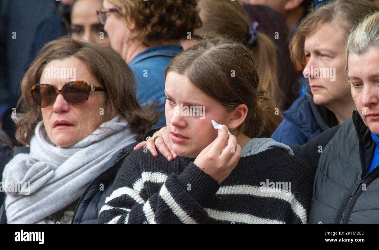 Queen elizabeth queen funeral emotional hi-res stock photography and ...