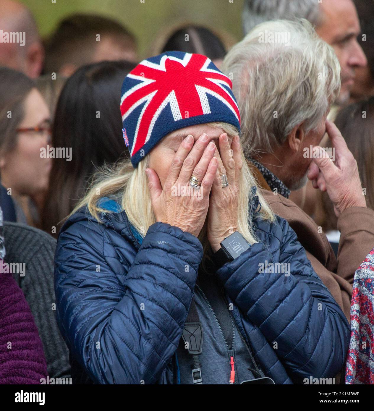 London, England, UK. 19th Sep, 2022. Mourners watch funeral of Queen ...