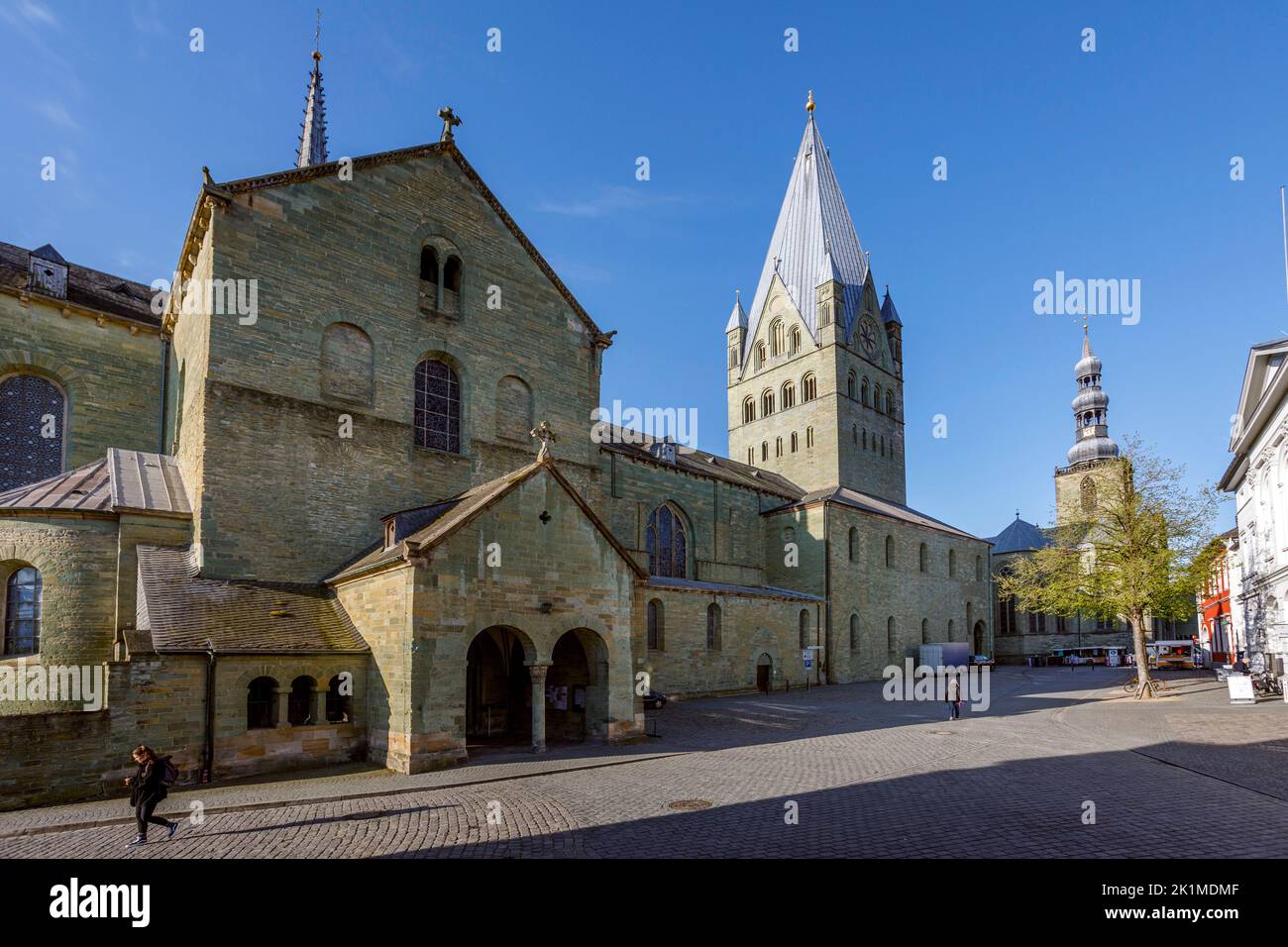 St. Patrokli Cathedral in Soest, on the right the Protestant St ...