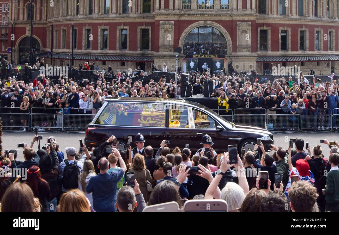 London, UK. 19th Sep, 2022. The Royal Hearse passes by Royal Albert ...