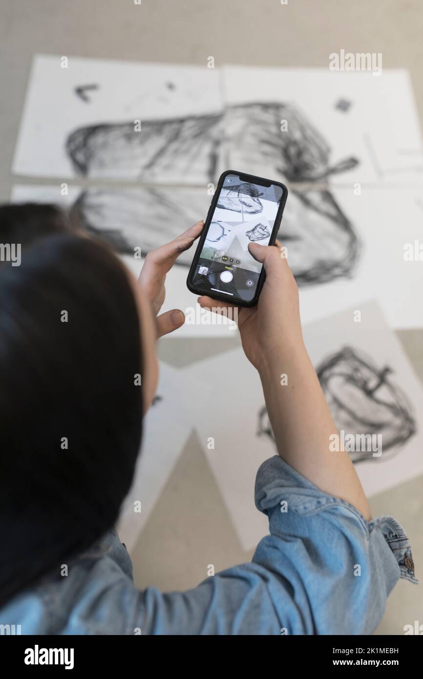 Phone artist hi-res stock photography and images - Alamy